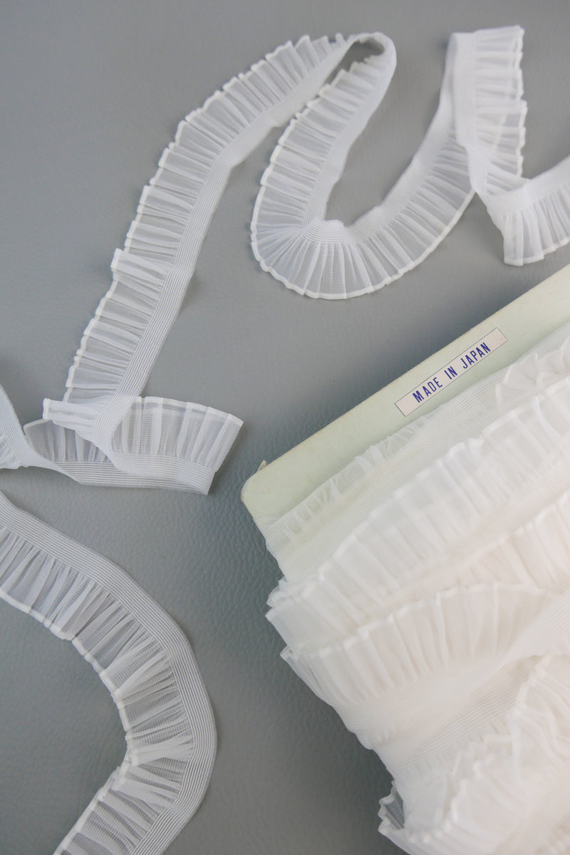 #72 Archival Japanese Ruffle Trim - 3cm | Off-White – Drapers Fabrics