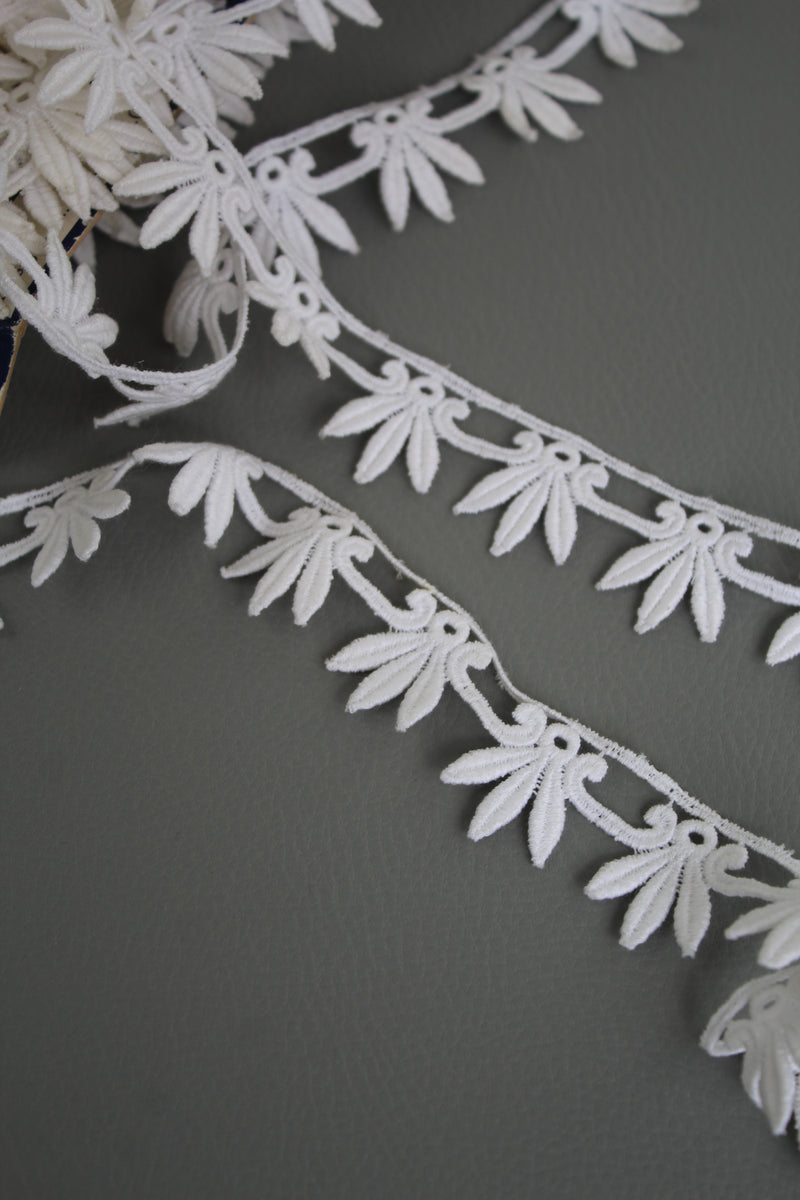 #49 Archival Roman Lace - 3cm | White Leaf – Drapers Fabrics