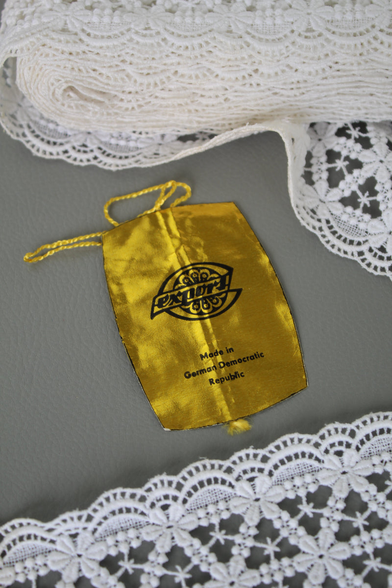 #48 Archival German Lace - 8cm | Off White Scallop – Drapers Fabrics