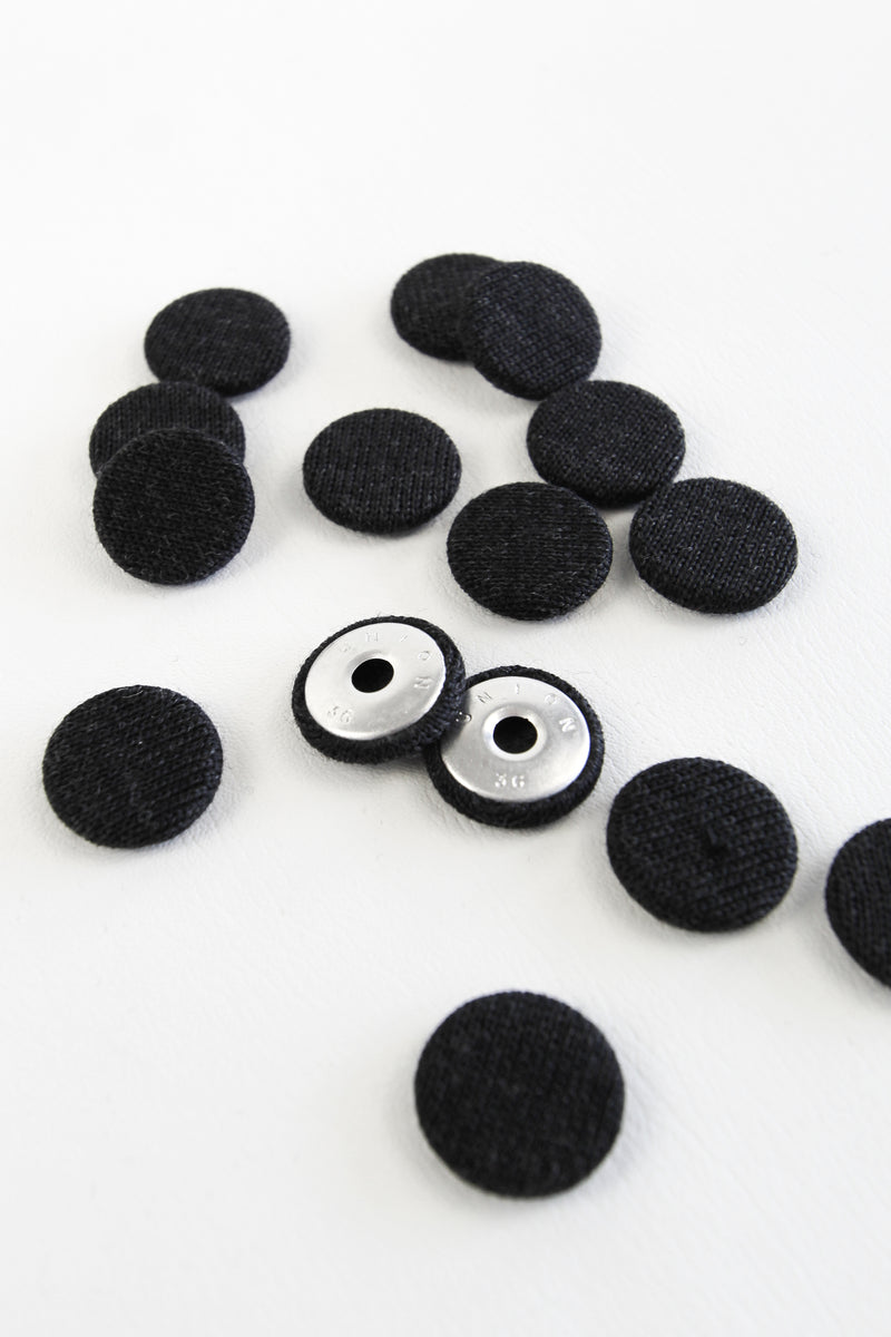 Ex-Des Sew Through Buttons | 25MM Scarlet and Black – Drapers Fabrics